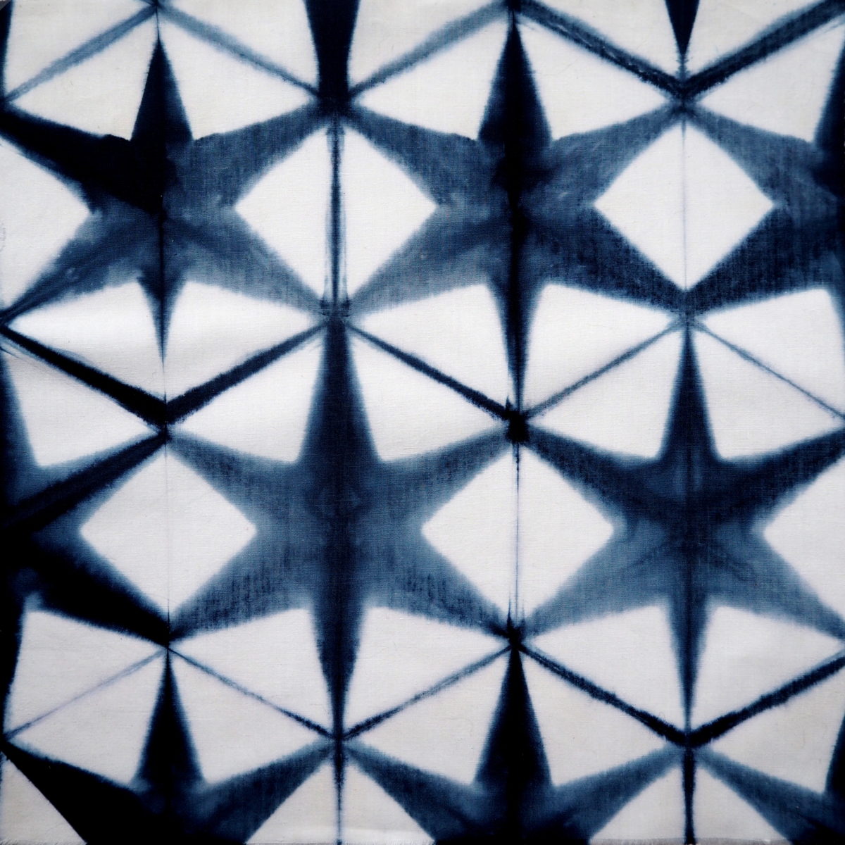 Shibori: Itajime doblez en triángulo – Francisca Núñez-Reveco